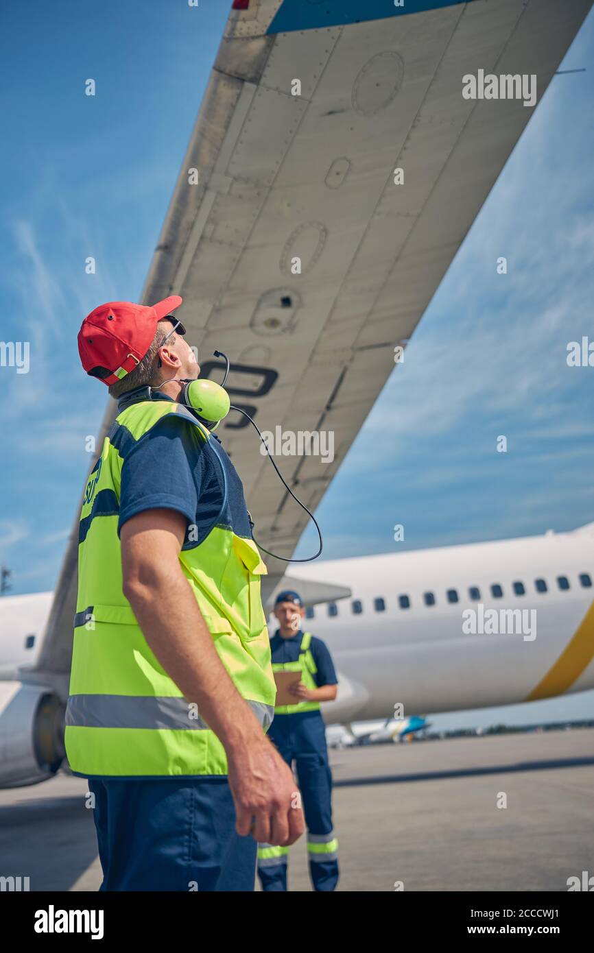 Male worker inspection visual hi-res stock photography and images - Alamy