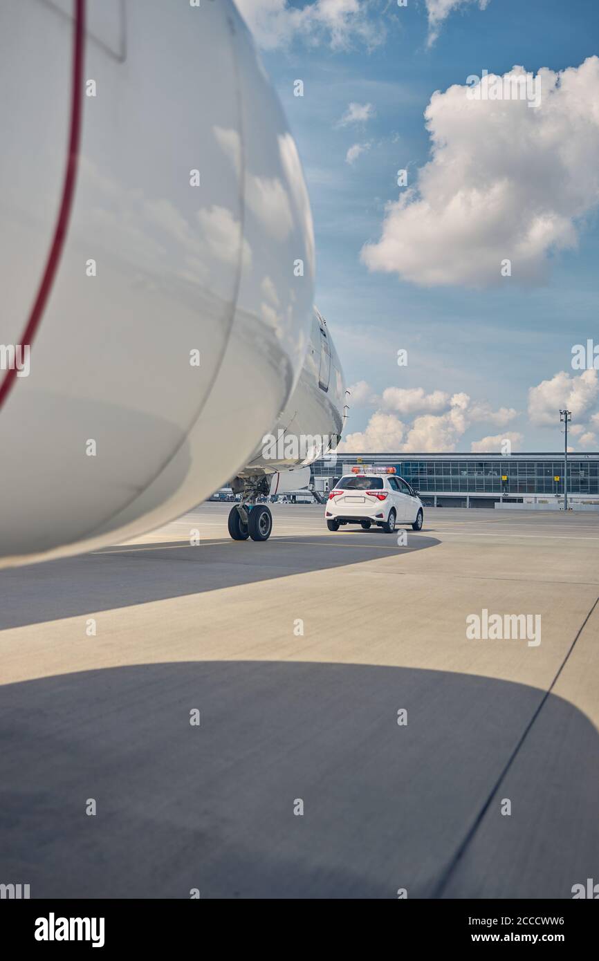Follow-me car leading the newly arrived airliner Stock Photo - Alamy