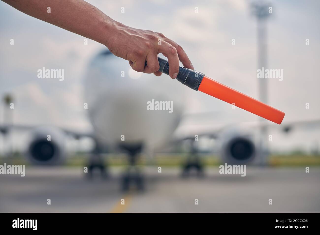 Airport ground crew signal hi-res stock photography and images - Alamy