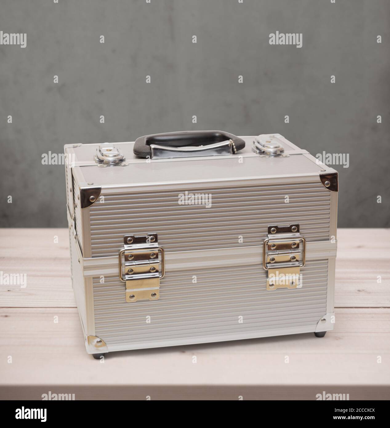 Modern case hi-res stock photography and images - Alamy