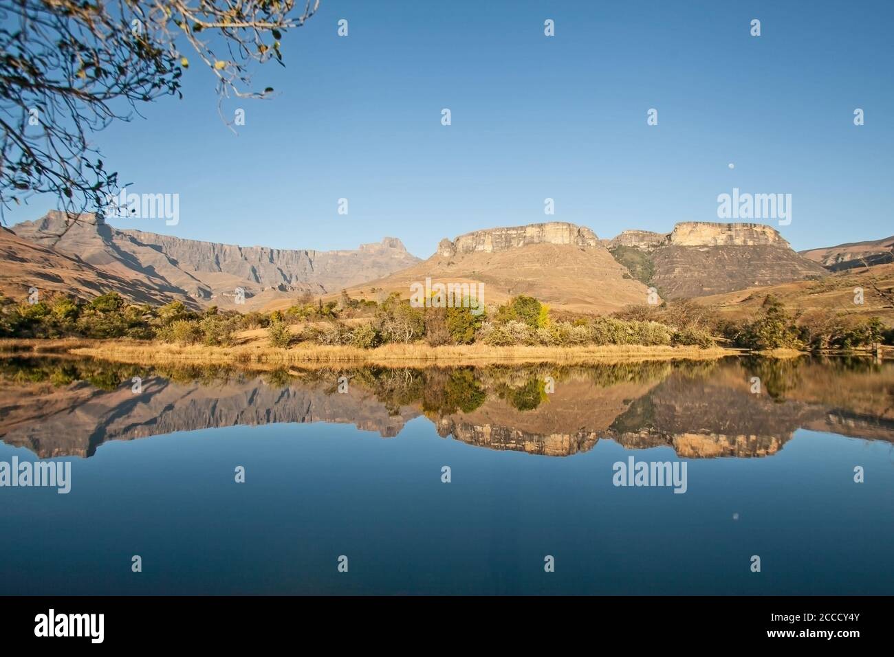 Drakensberg amphitheatre winter hi-res stock photography and images - Alamy