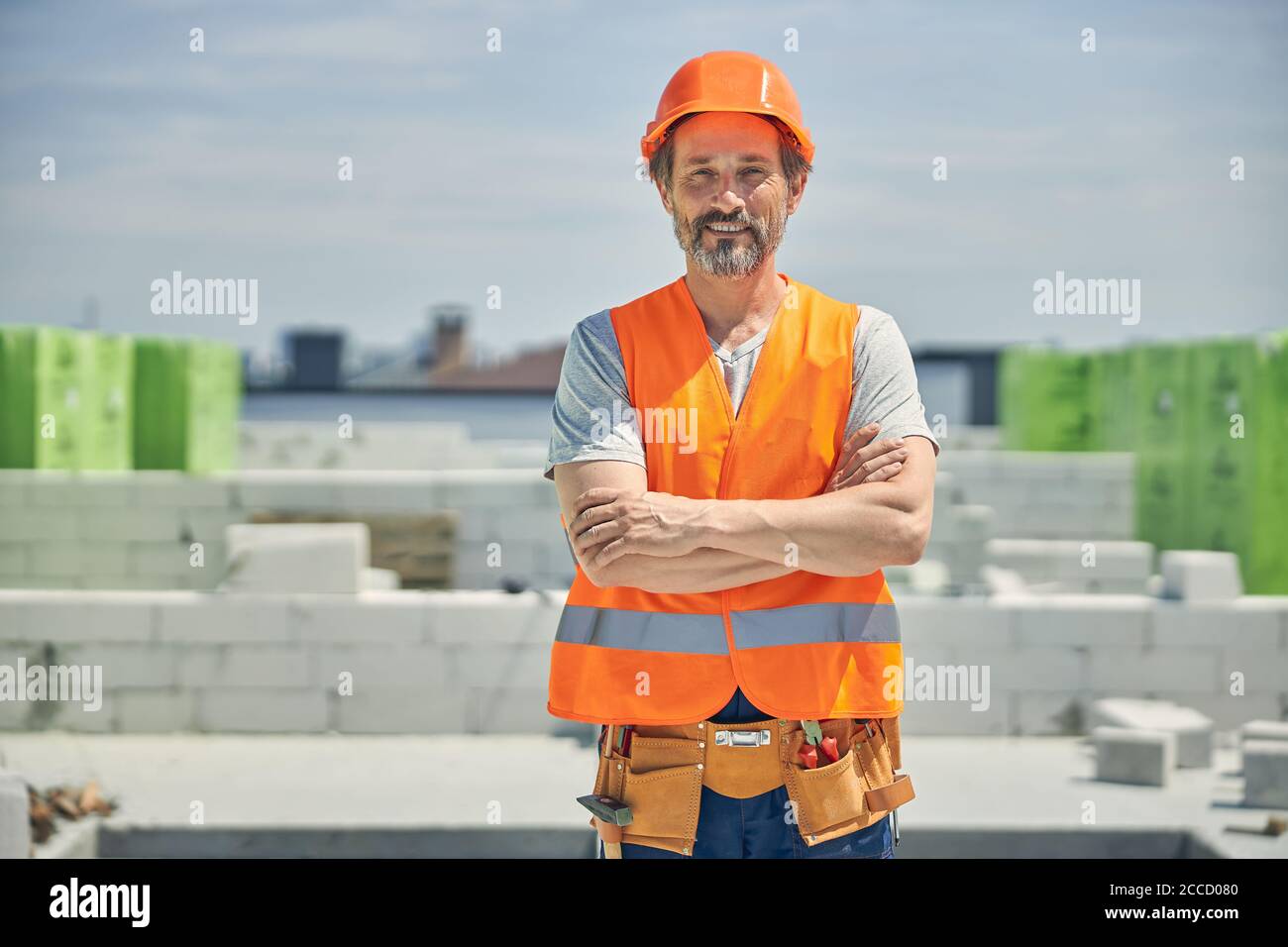 Construction worker arms folded hi-res stock photography and images - Alamy