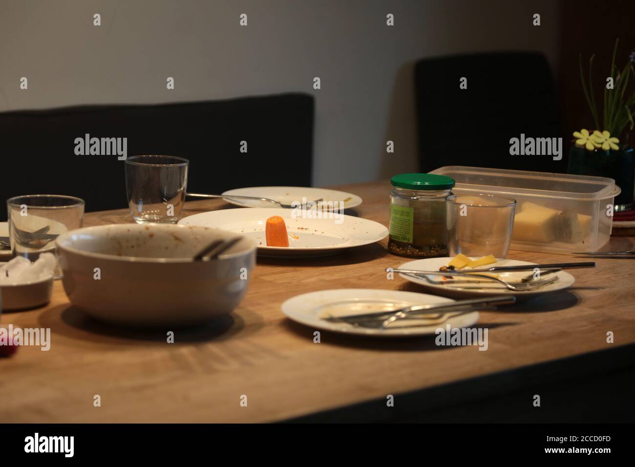 Empty dining table hi-res stock photography and images - Alamy