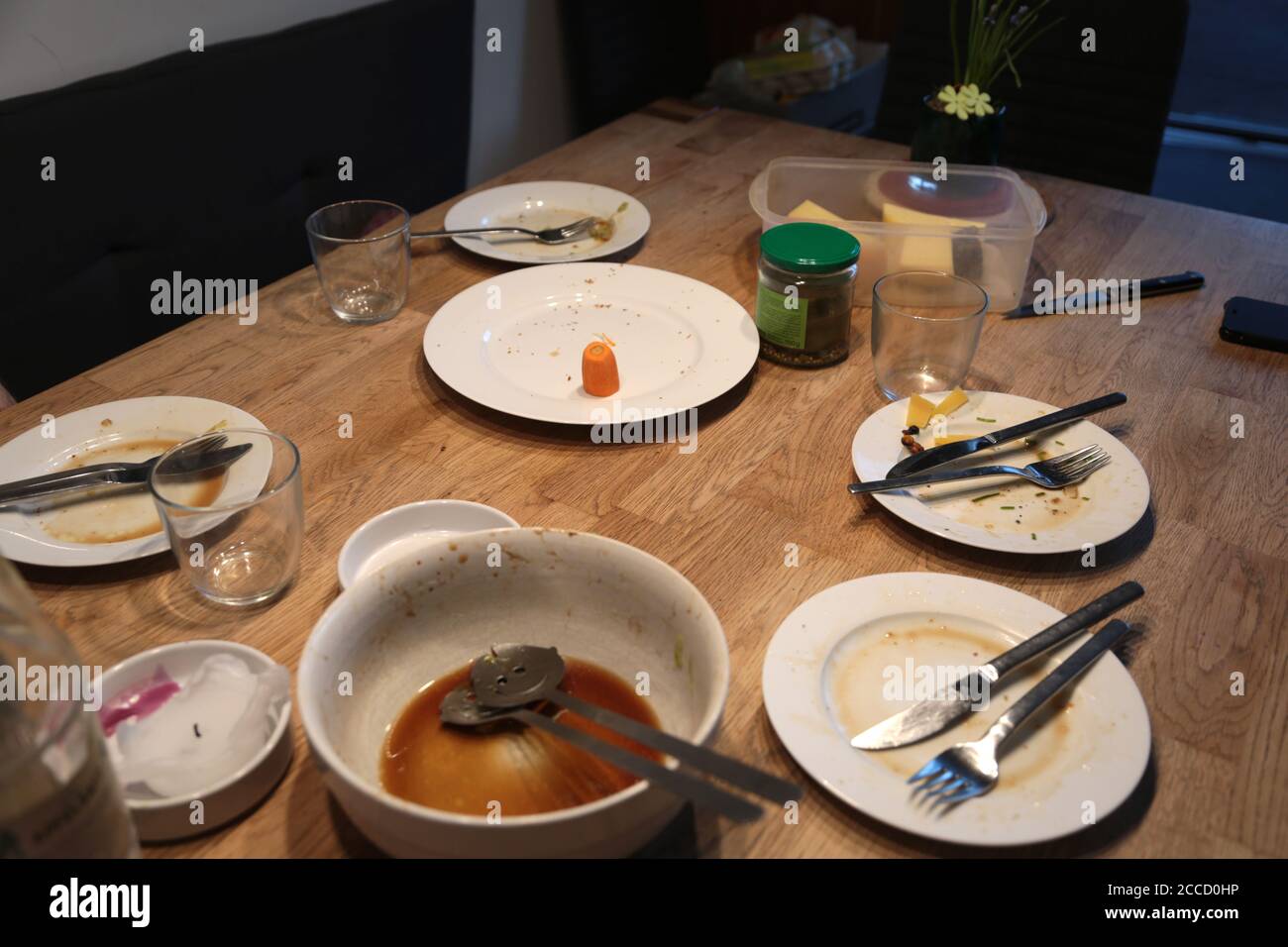 Empty dining table hi-res stock photography and images - Alamy