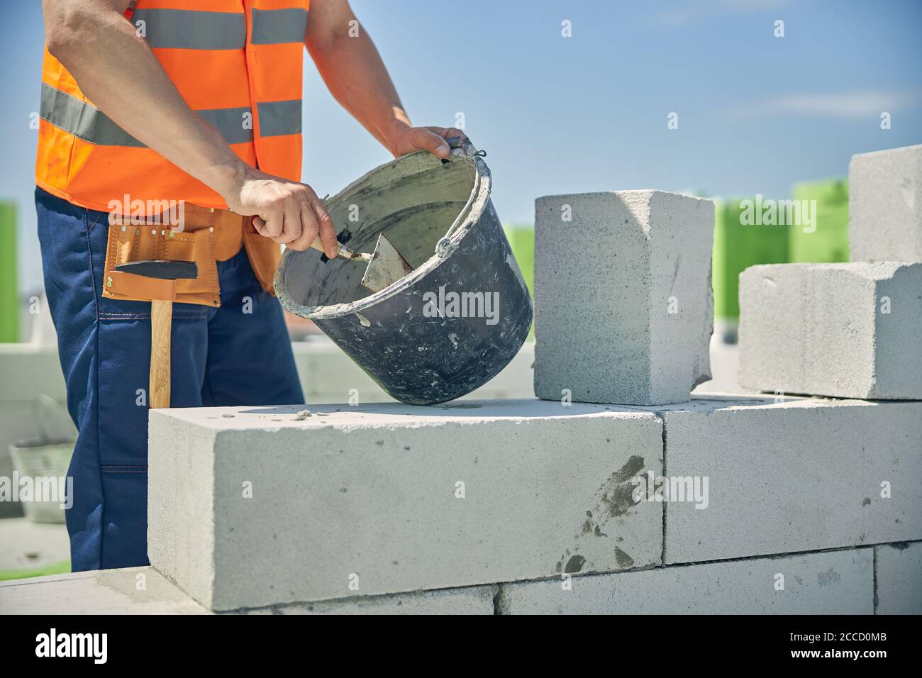 Bricklayer man laying bricks hi-res stock photography and images - Alamy