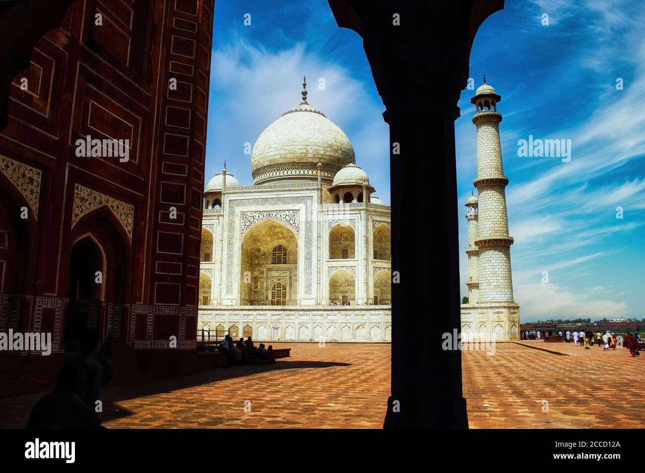 Taj mahal minaret angle hi-res stock photography and images - Alamy