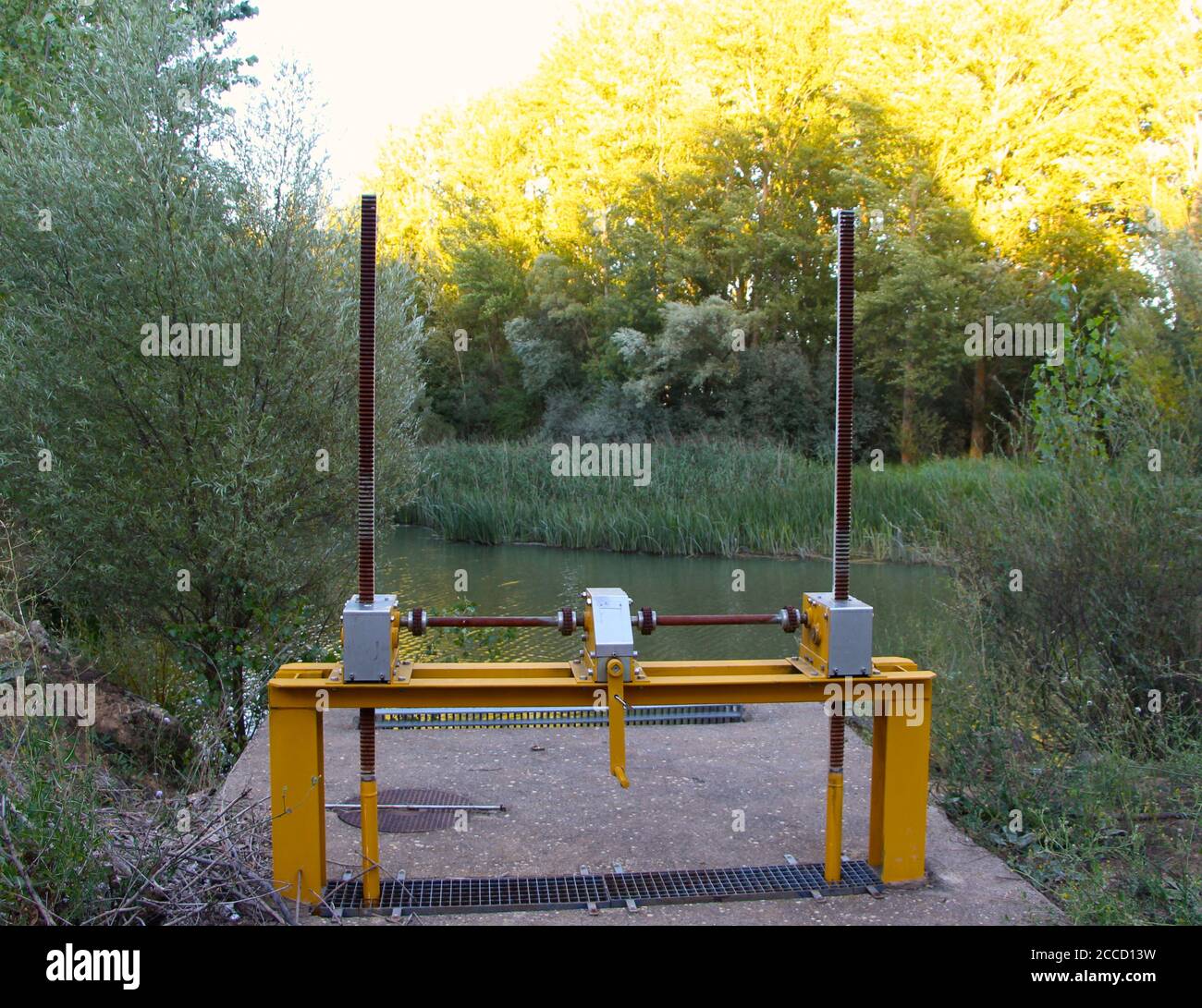 Sluice gate mechanism hi-res stock photography and images - Alamy