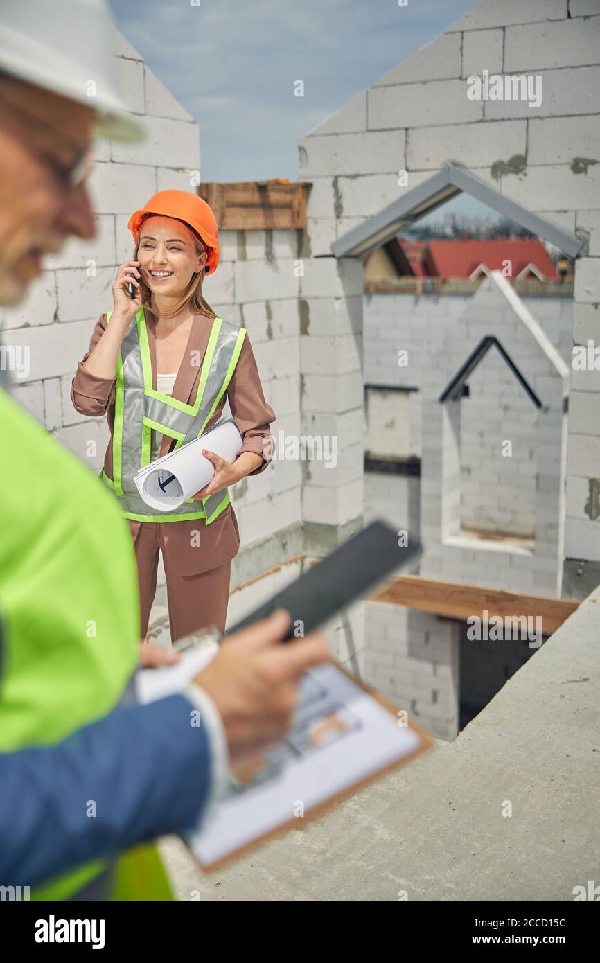 Civil engineer male hard hat phone hi-res stock photography and images ...