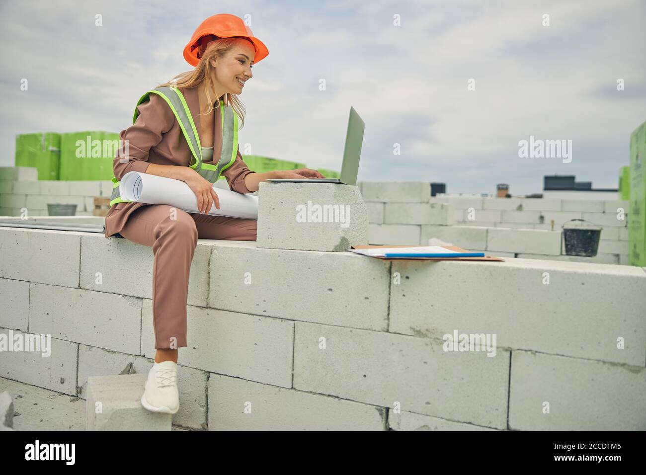 Blonde bricks hi-res stock photography and images - Alamy