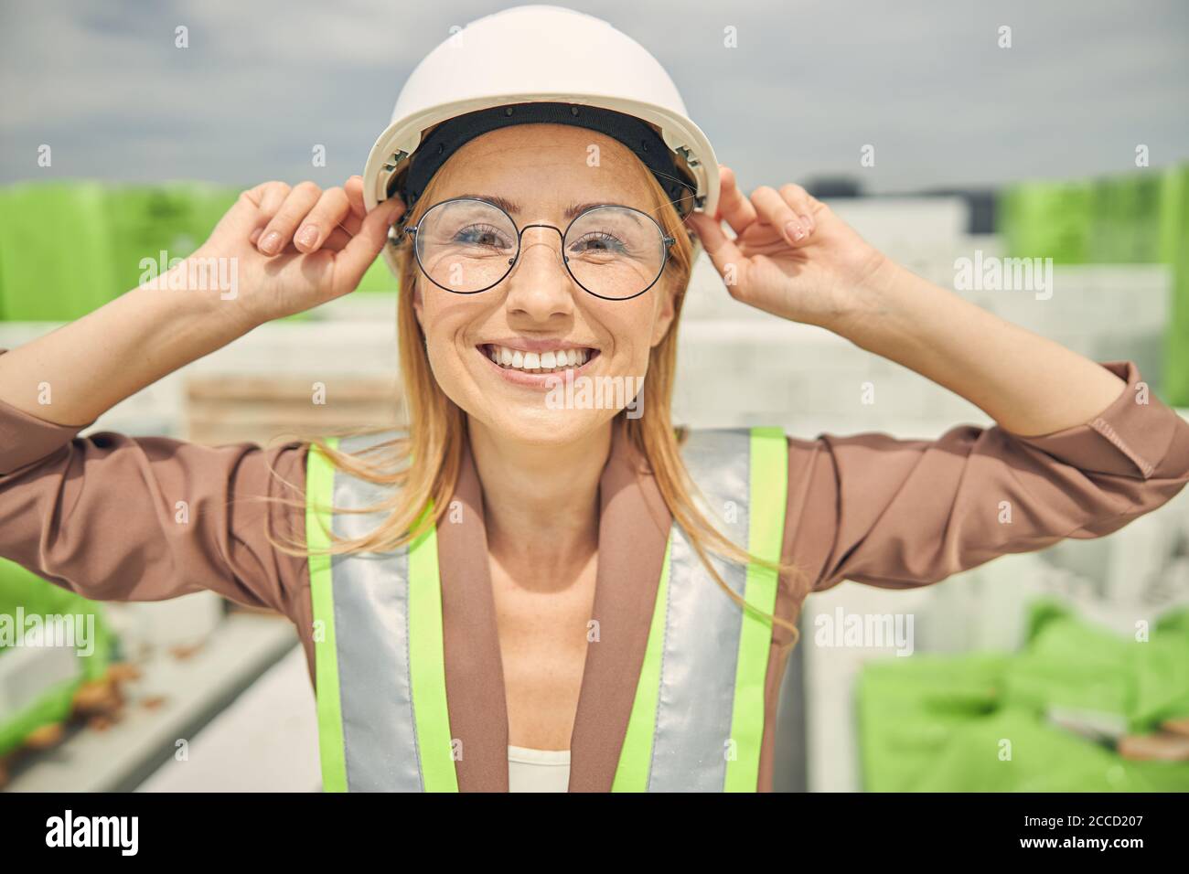 Happy cute lady smiling at the camera Stock Photo - Alamy
