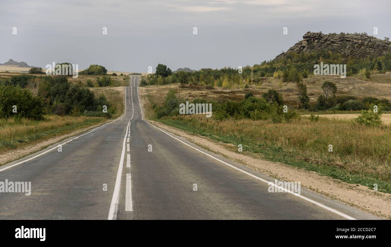 Empty road in the mountains hi-res stock photography and images - Alamy