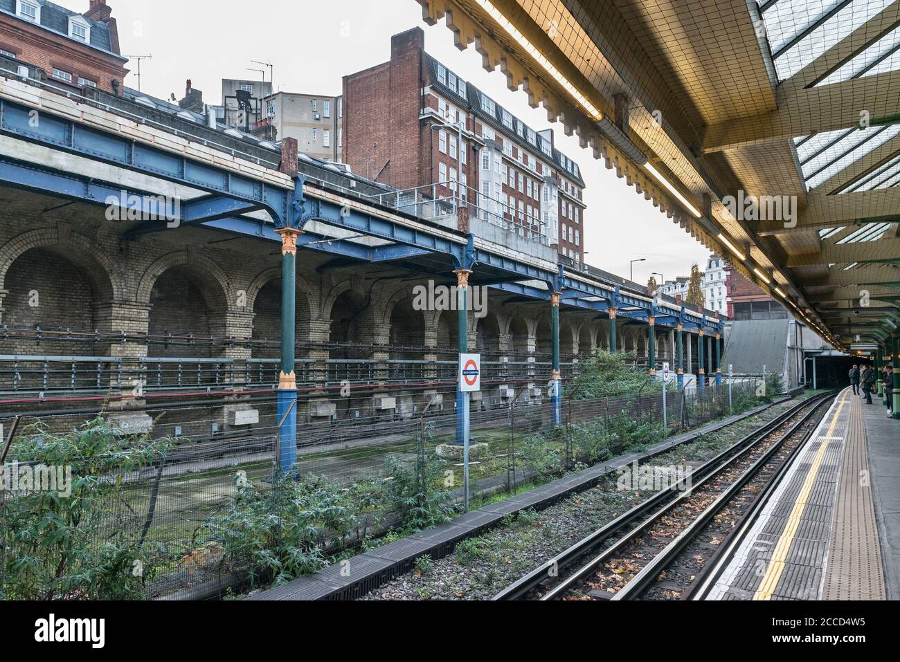 Railway station london platform 1960s hi-res stock photography and ...