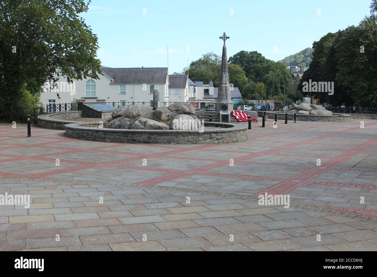 Bangor is a cathedral city in Gwynedd northwest Wales It's the oldest ...