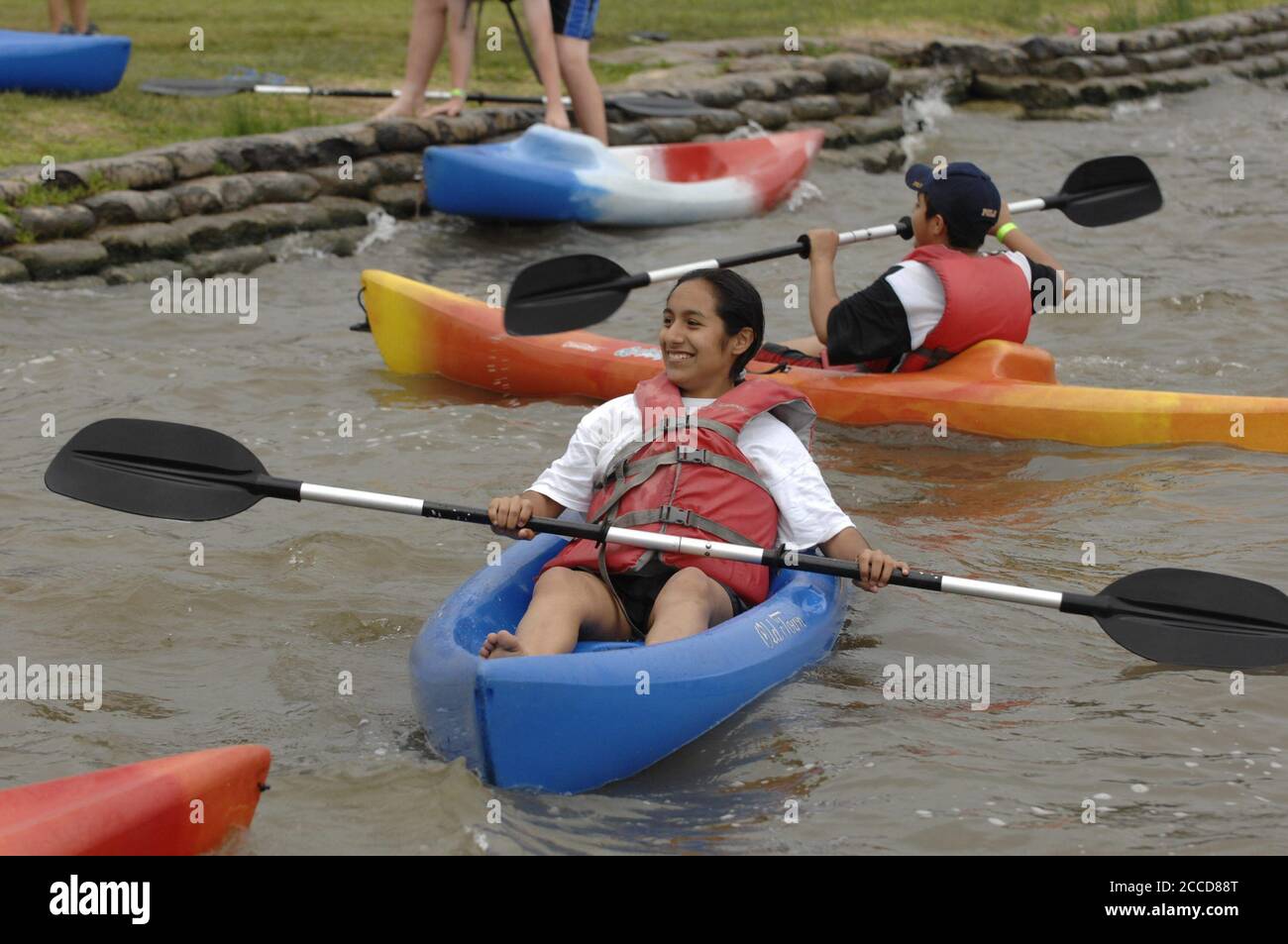 Kids learn canoe hi-res stock photography and images - Alamy