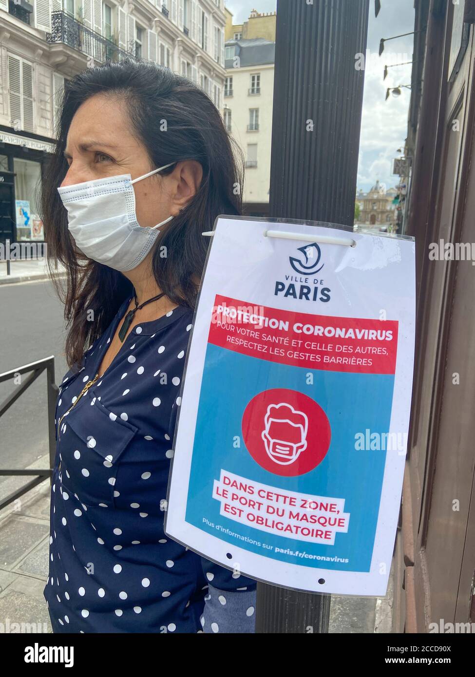 FACE MASKS NOW COMPULSORY IN PARIS Stock Photo - Alamy