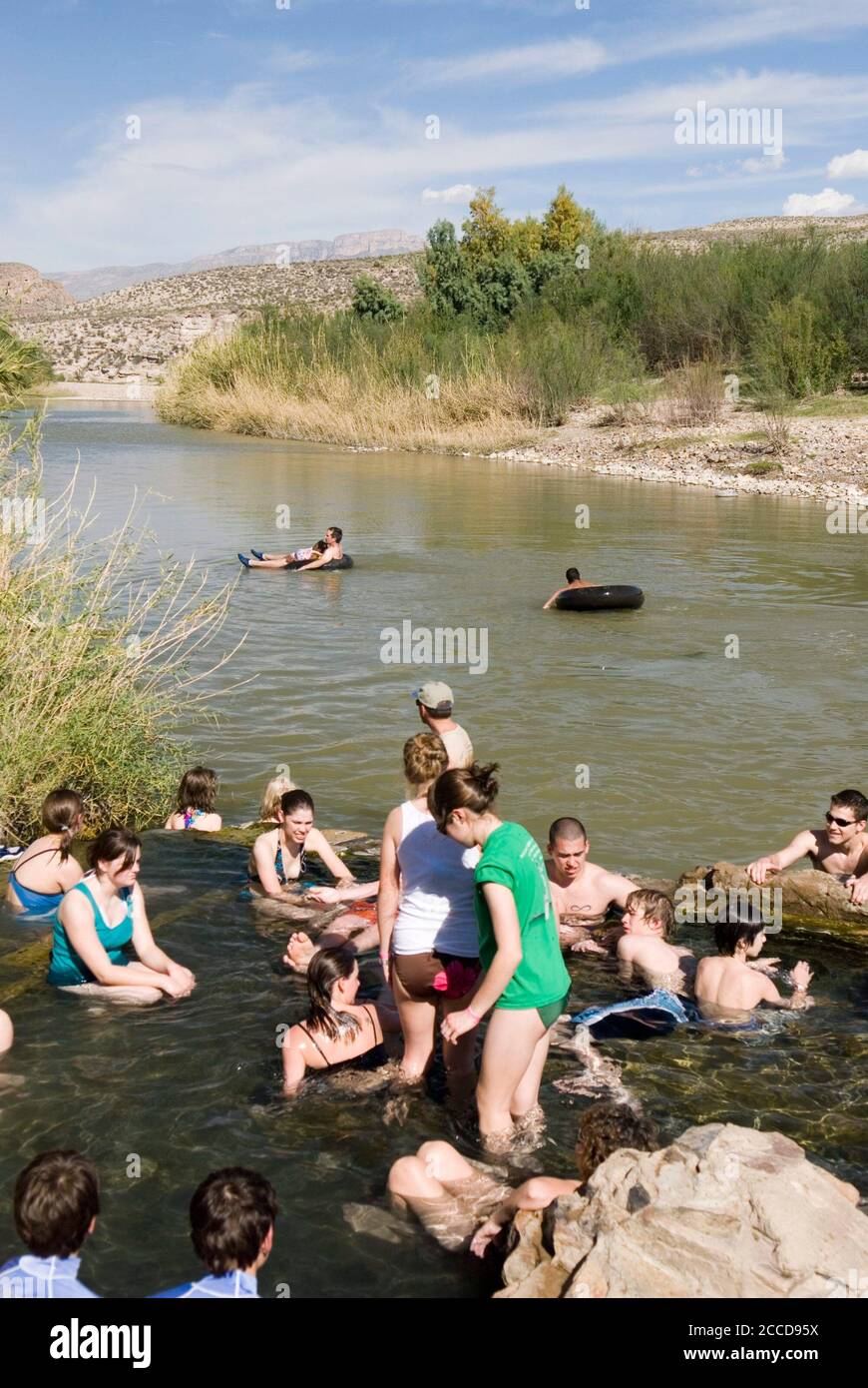 Spring break teens hi-res stock photography and images - Alamy