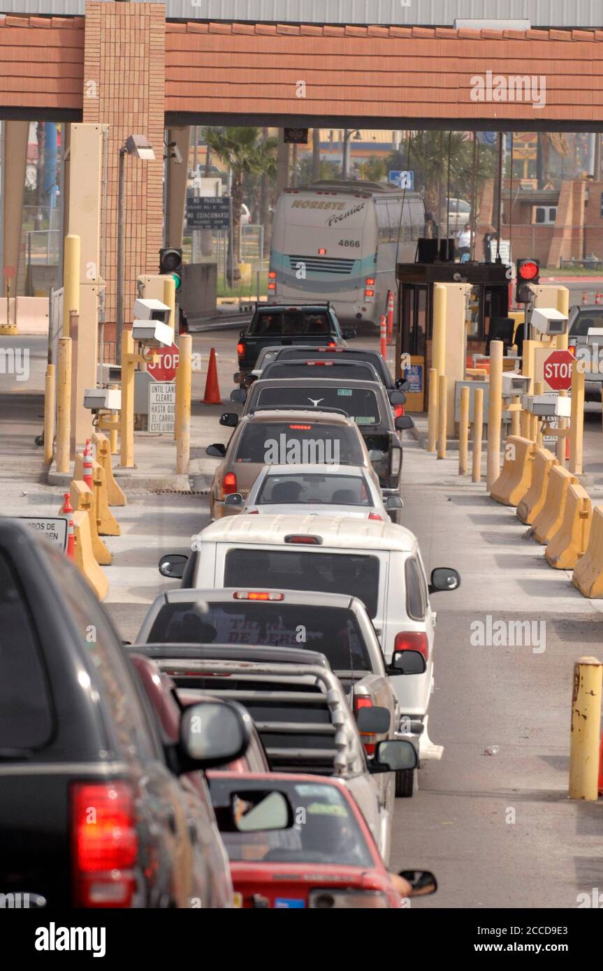 Border rush hi-res stock photography and images - Alamy