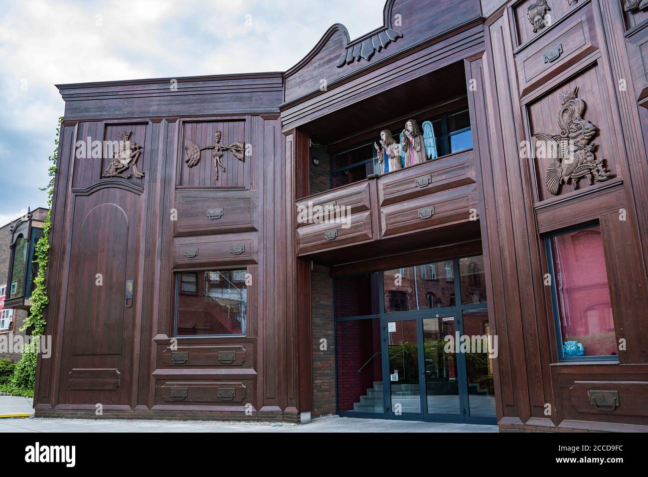 Puppet theater building hi-res stock photography and images - Alamy