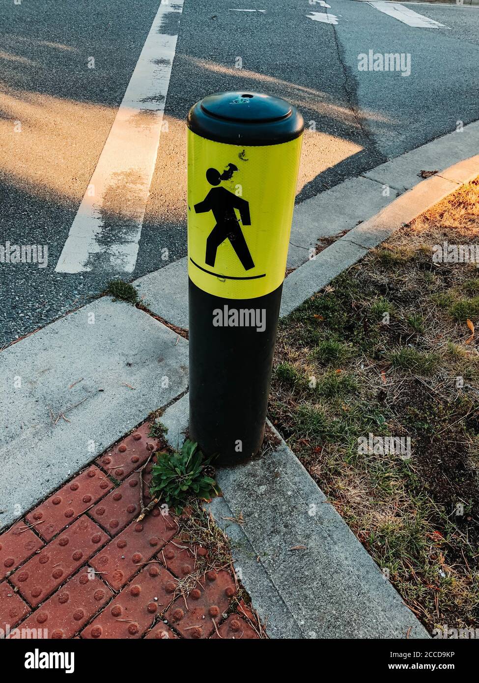 Pedestrian crossing sign Stock Photo - Alamy