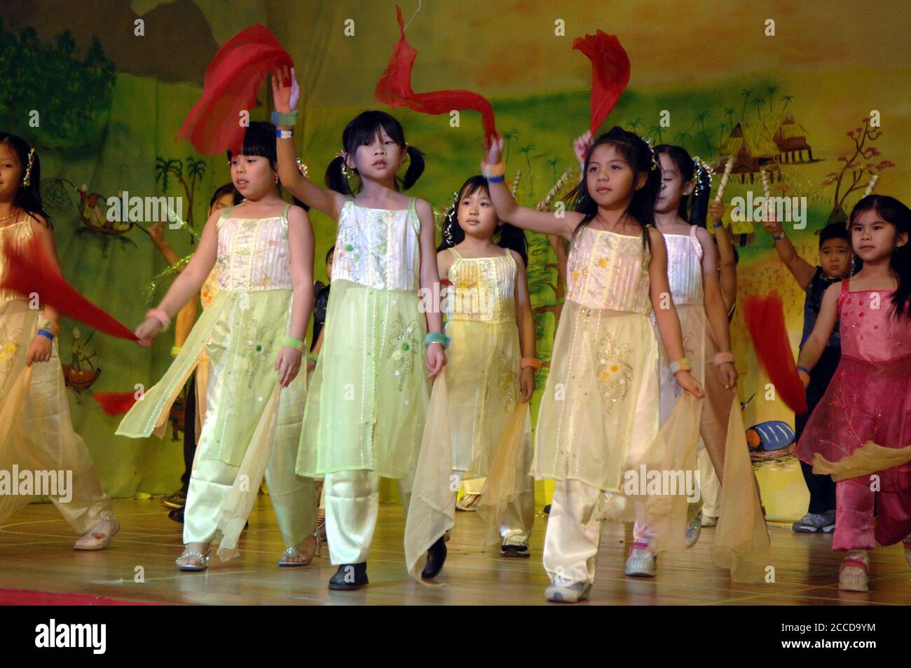 Fourth grade girls hi-res stock photography and images - Alamy