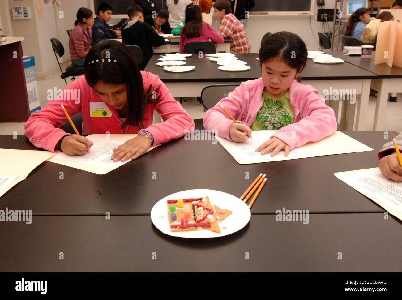 6th grade science class hi-res stock photography and images - Alamy