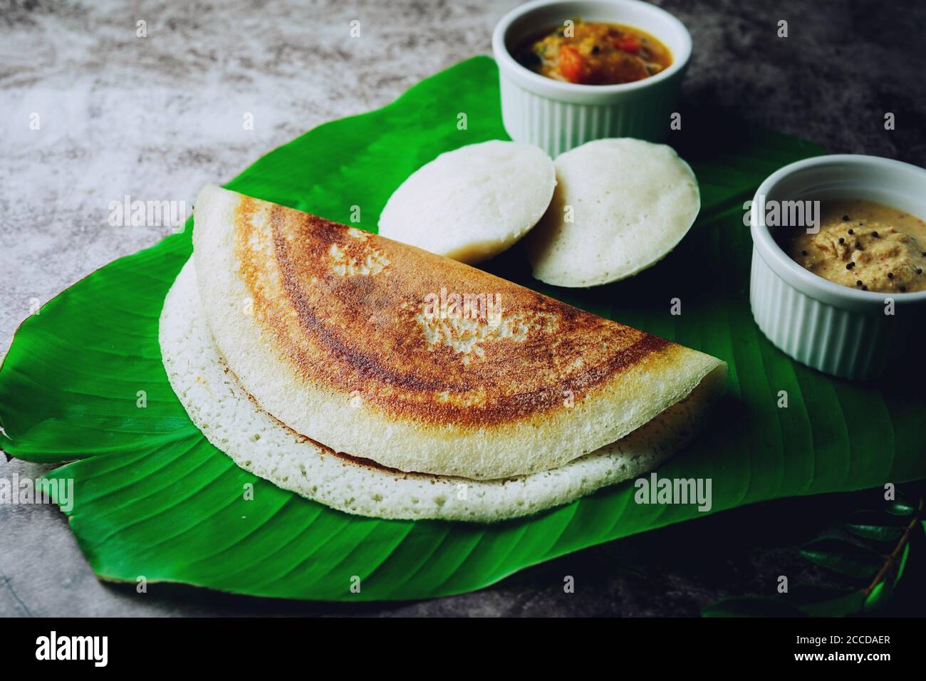 Dosa and idly in banana leaf hi-res stock photography and images - Alamy