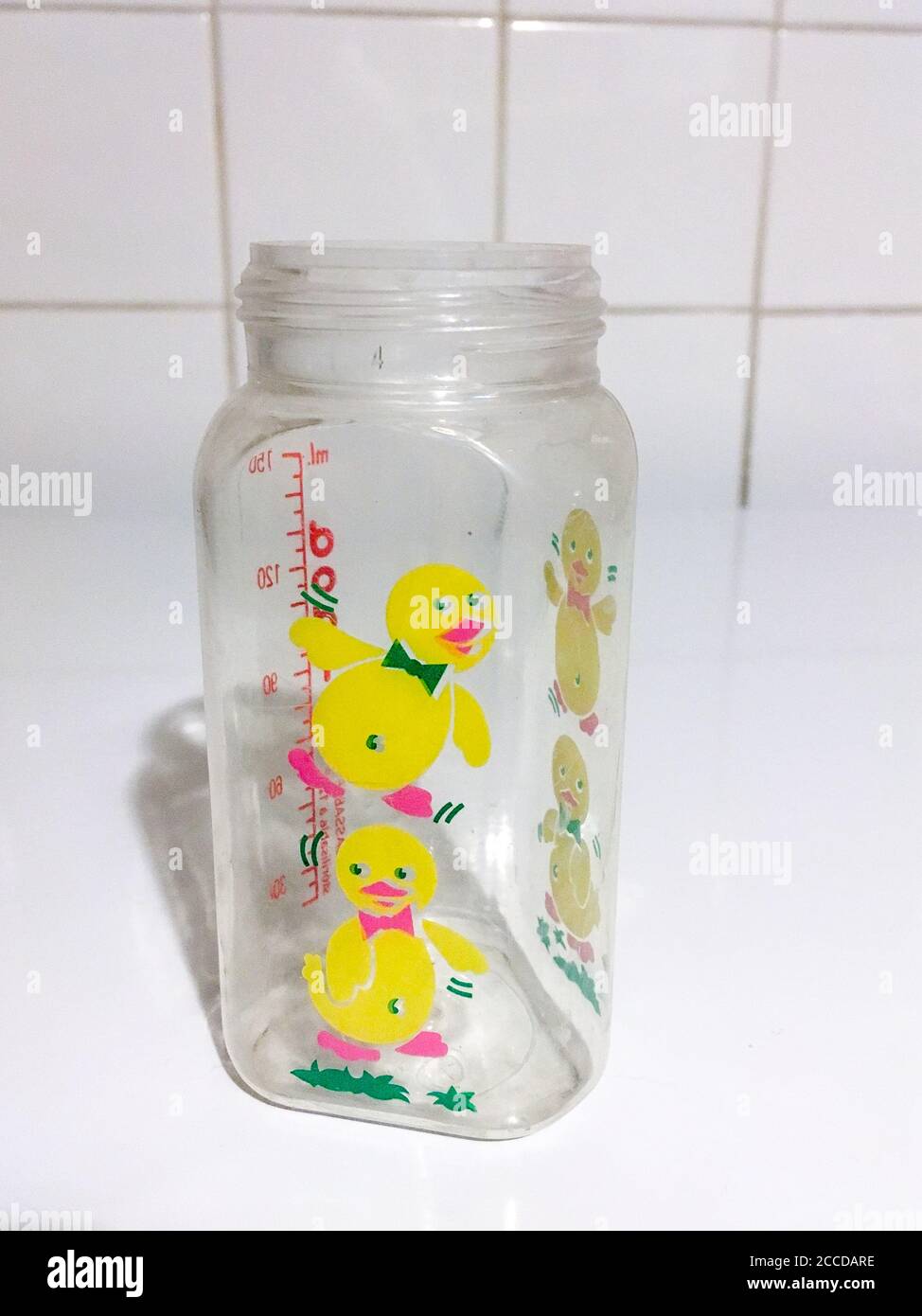 Kids feeder hi-res stock photography and images - Alamy