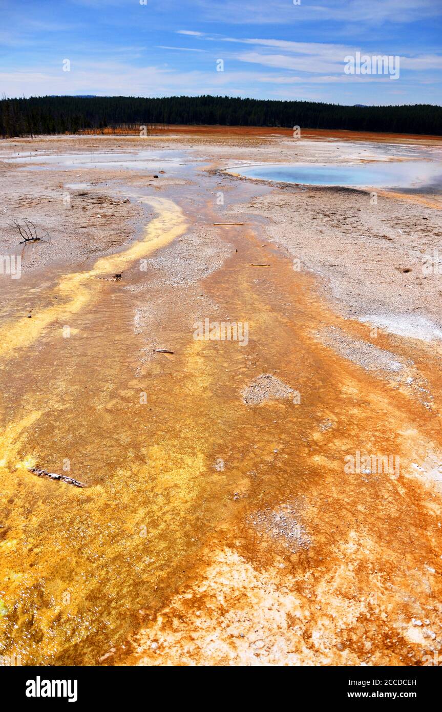 Backdrop of blue sky and little cloud hi-res stock photography and ...