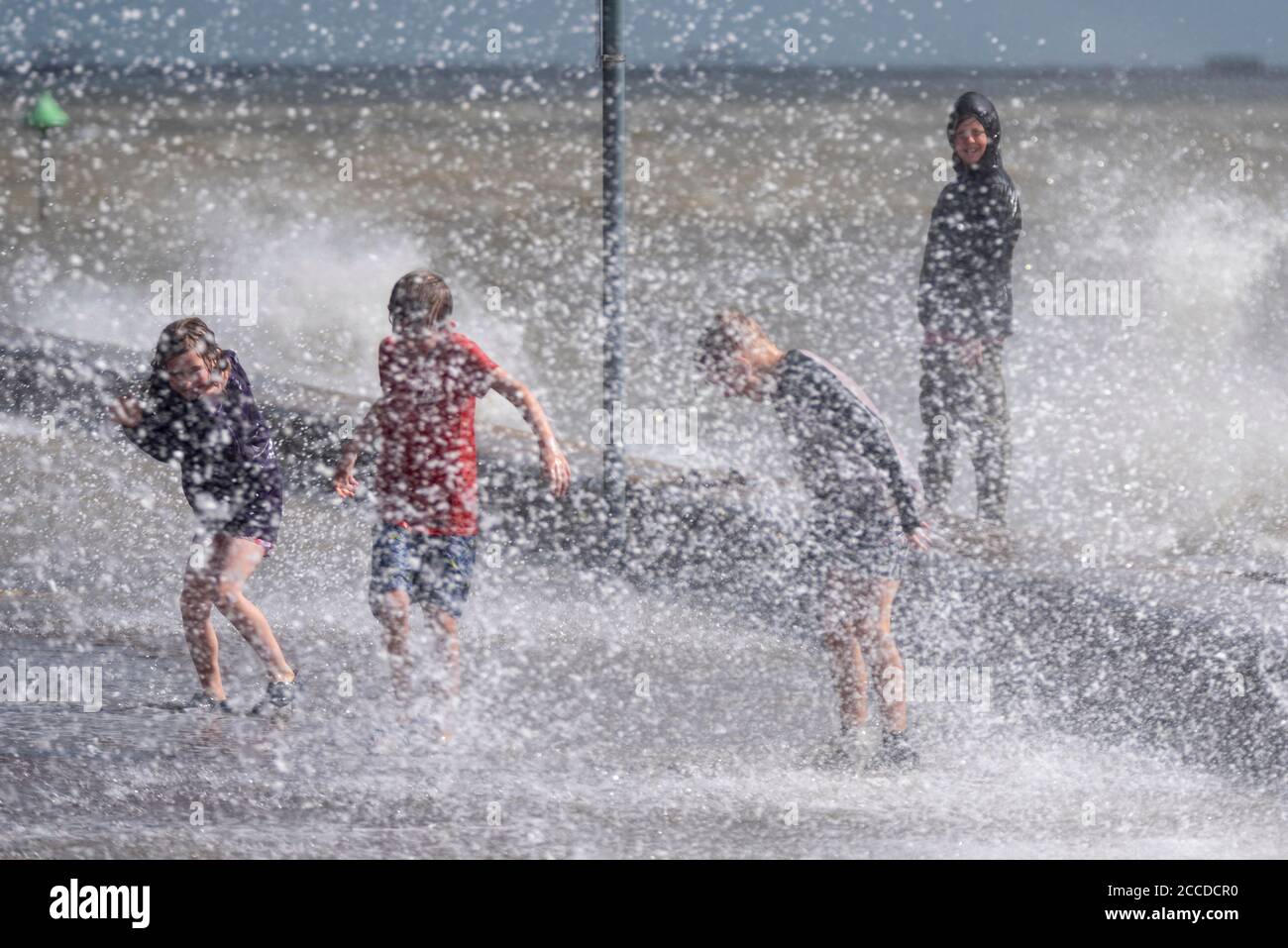 Kids getting wet hi-res stock photography and images - Alamy
