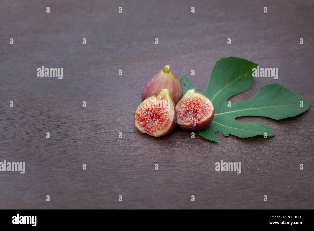 Leaf fig table hi-res stock photography and images - Alamy