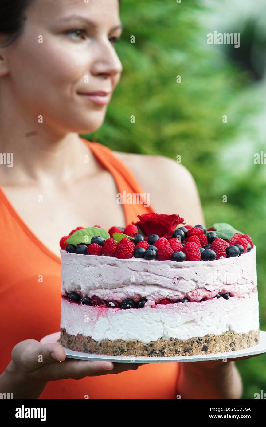 Cheesecake woman hi-res stock photography and images - Alamy