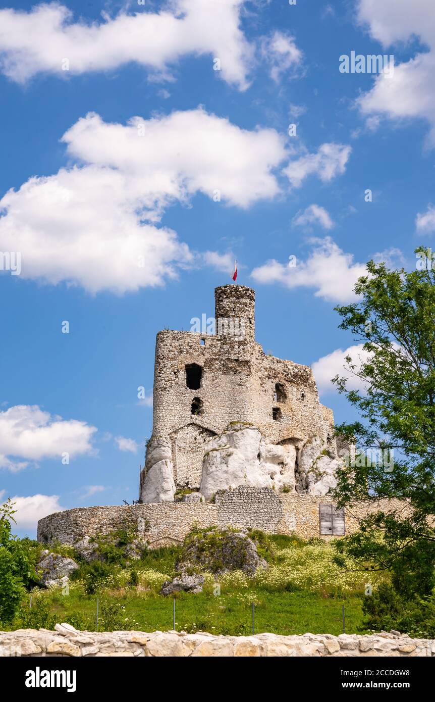 Medieval building on rock hi-res stock photography and images - Alamy