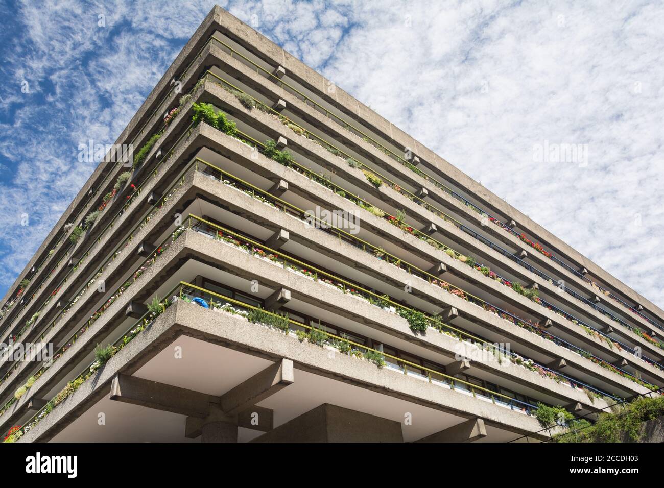 Colourful window boxes on the Barbican Estate, Silk Street, City of ...