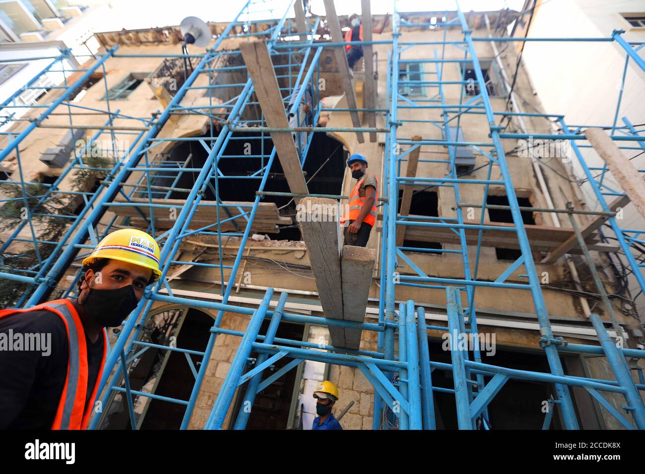 Beirut, Lebanon. 21st Aug, 2020. Workers repair a building damaged ...