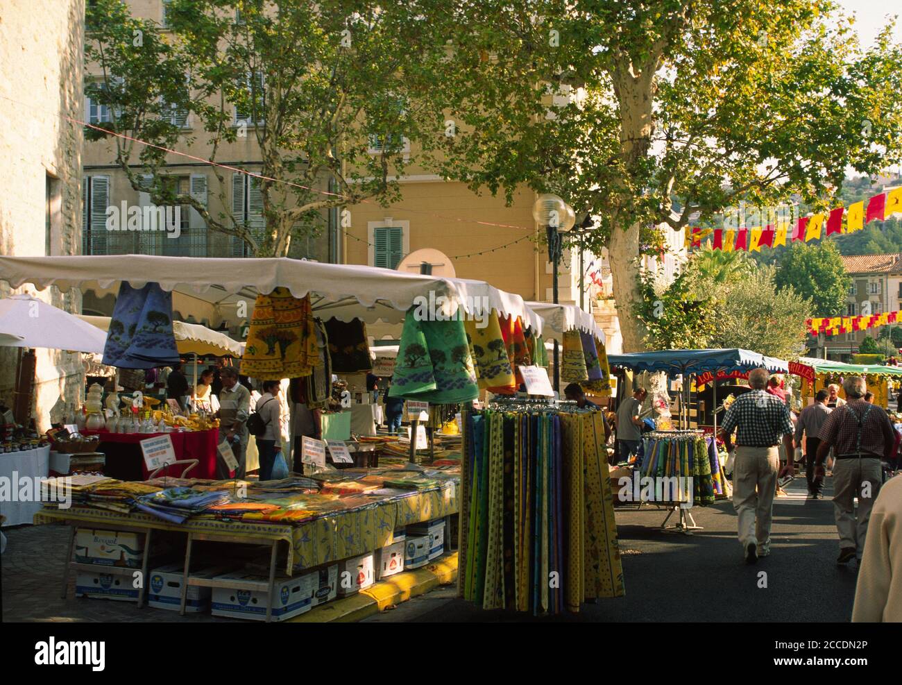 Sale of local products to the Olive tree festival in Ollioules Stock ...