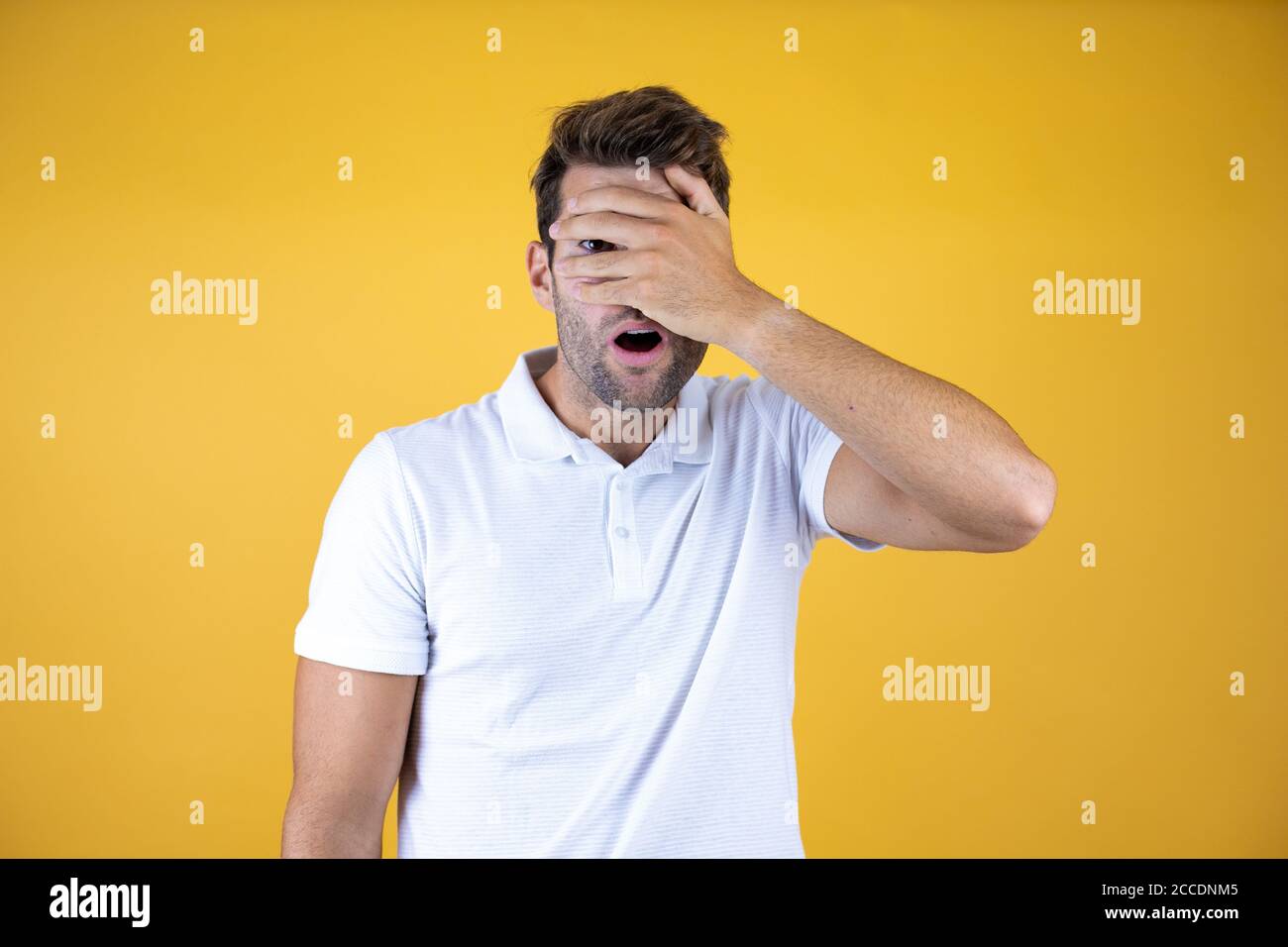 Man peeking over wall hi-res stock photography and images - Alamy