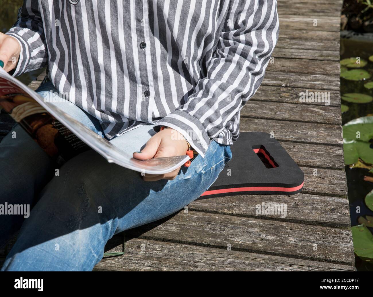 Kneeboard hi-res stock photography and images - Alamy