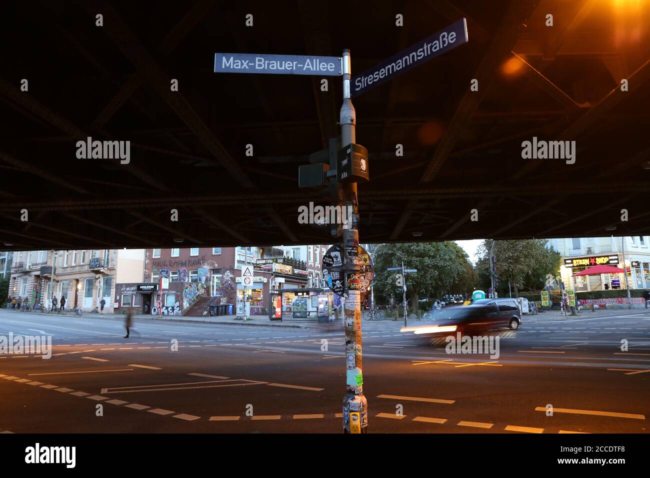Train bridge Sternbrücke in Hamburg-Altona, Germany Stock Photo - Alamy