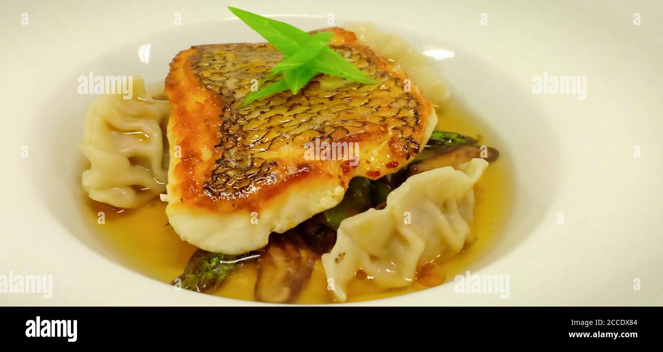 Golden dumpling hi-res stock photography and images - Alamy