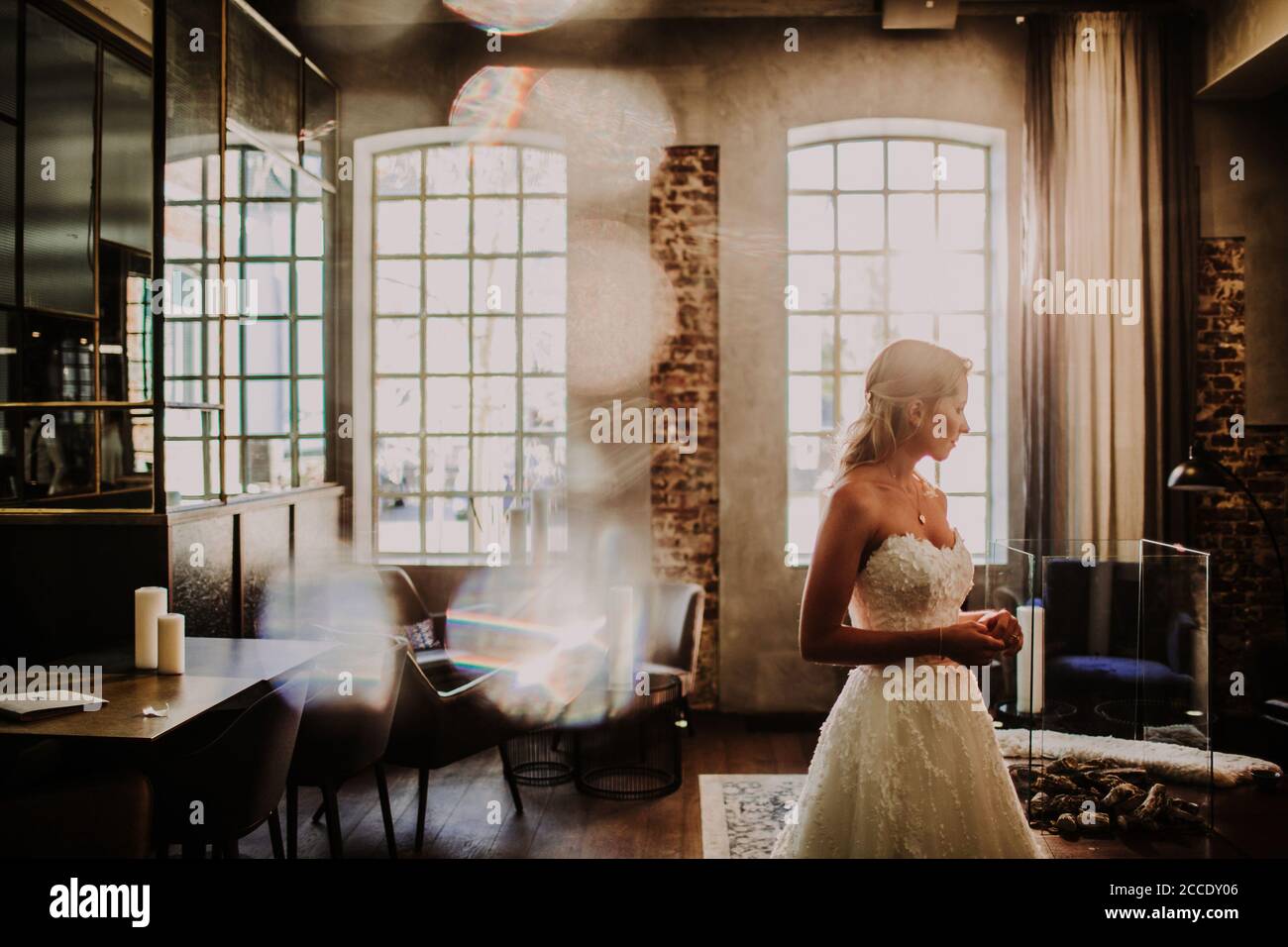 Bride thinking hi-res stock photography and images - Alamy