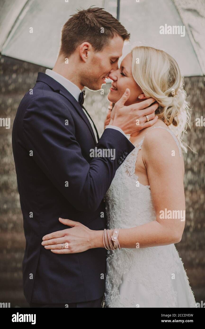 Man catching woman kissing woman hi-res stock photography and images ...
