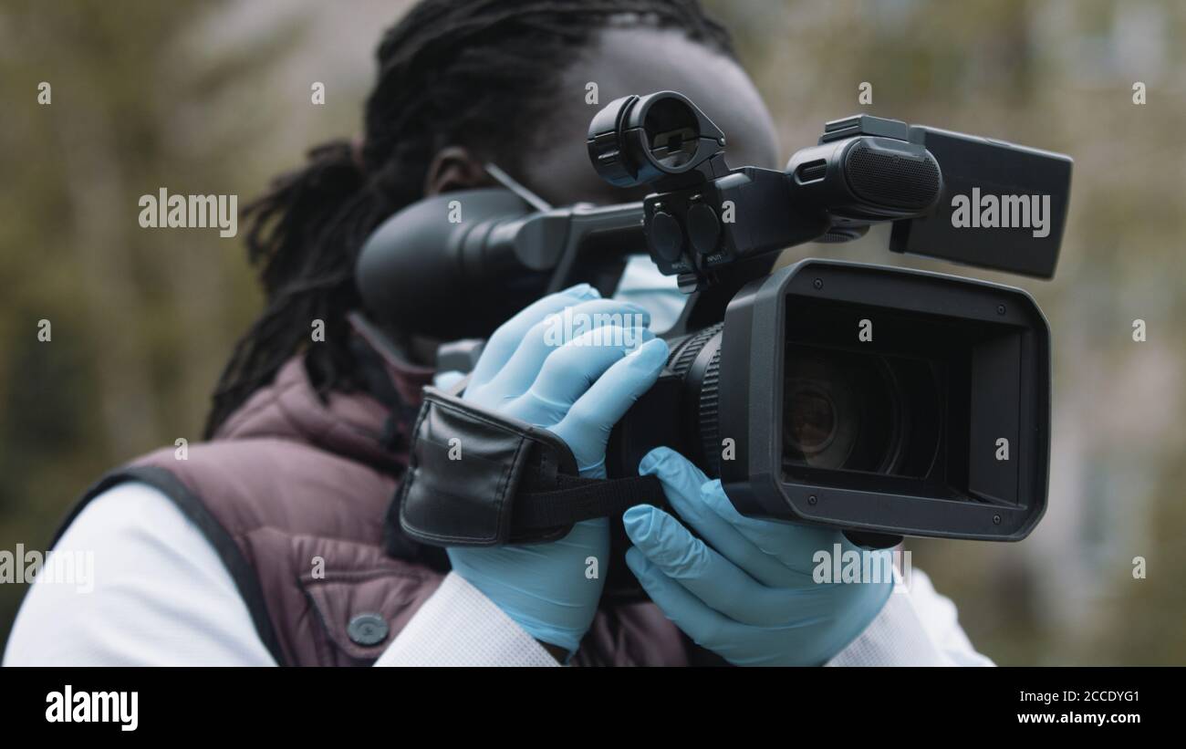 African american news reporter hi-res stock photography and images - Alamy