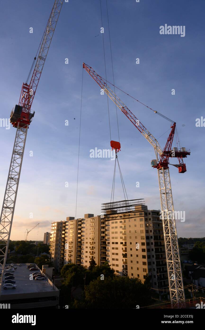 Luffing jib crane hi-res stock photography and images - Alamy