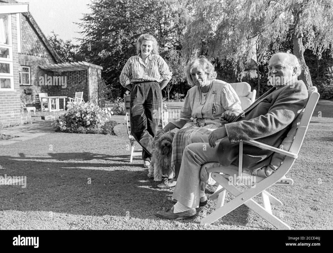 HEMEL HEMPSTEAD - UK 1988: Bill & Jennifer Heeps and Sarah Jane ...