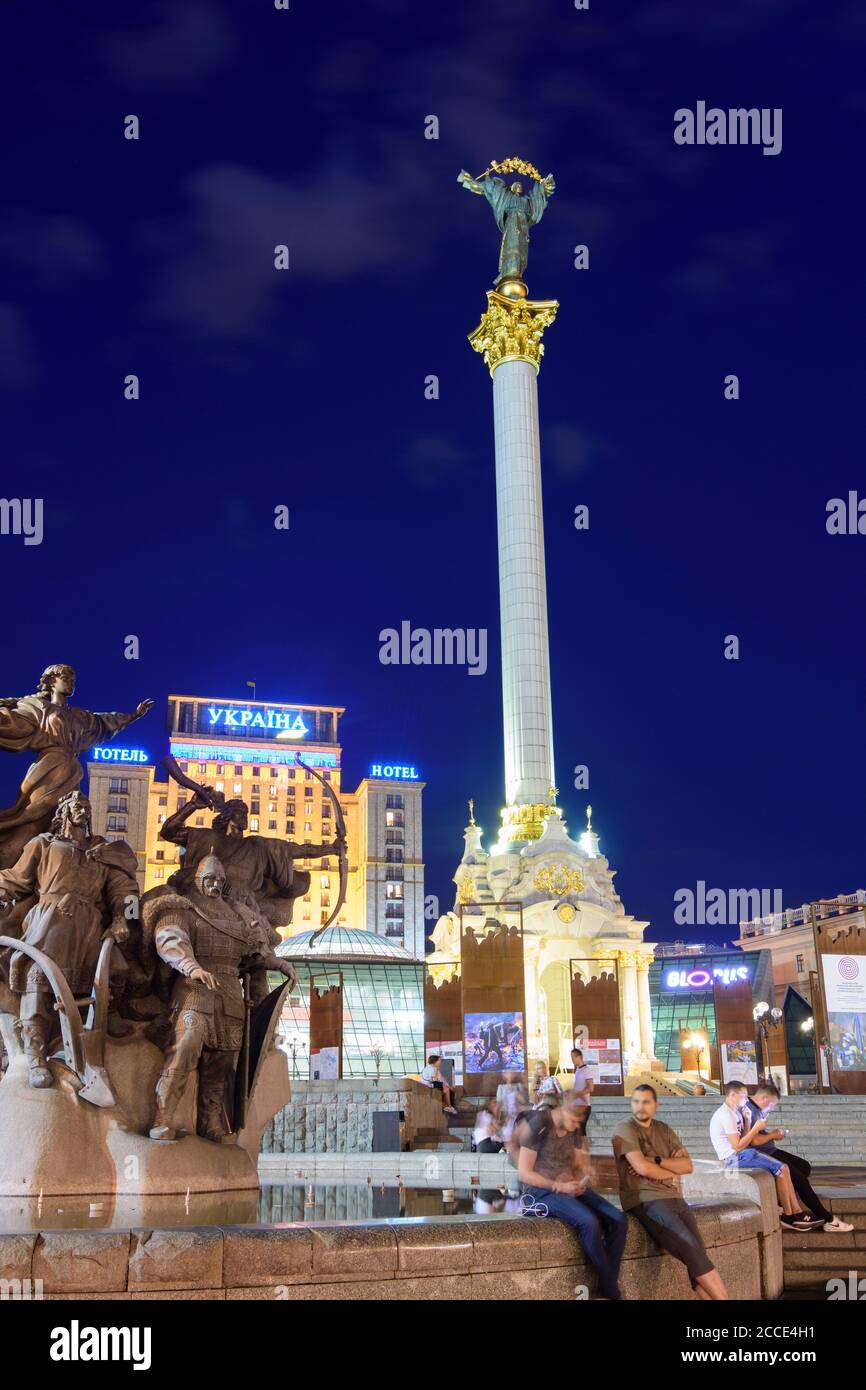 Kiev (Kyiv), Maidan Nezalezhnosti (Independence Square), Monument to ...