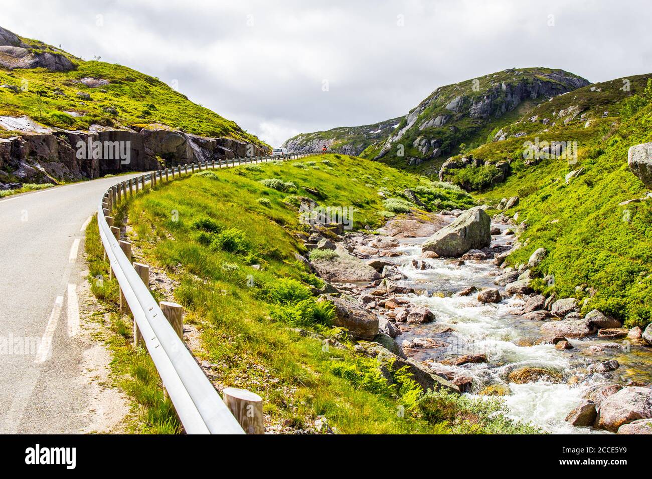 Car narrow road stuck hi-res stock photography and images - Alamy