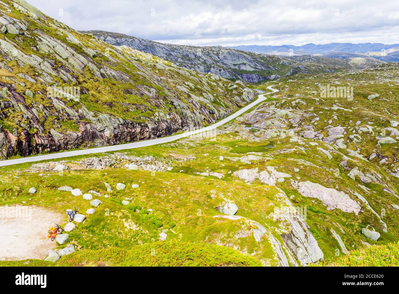 Car narrow road stuck hi-res stock photography and images - Alamy