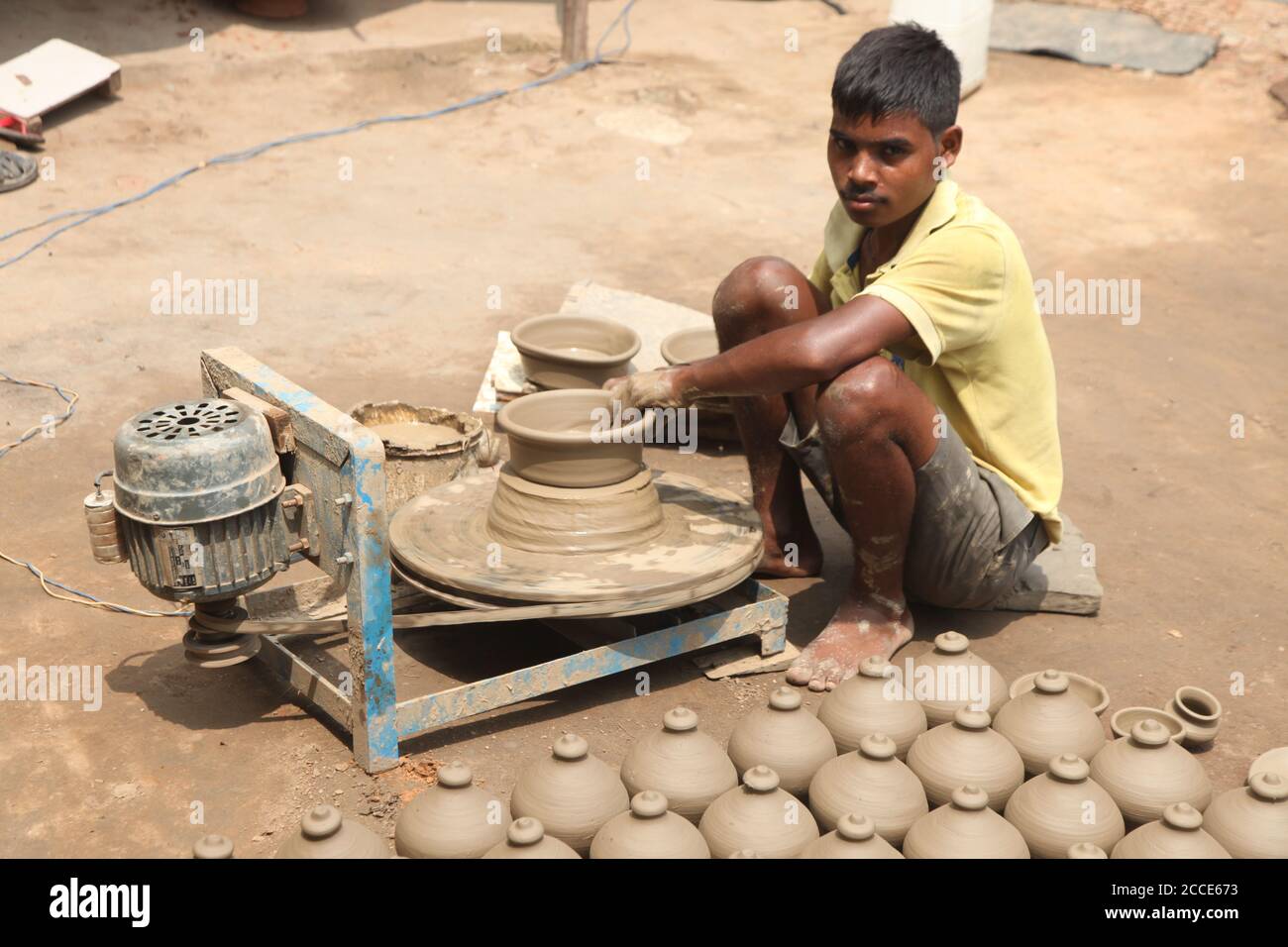 Pottery Selling, Pottery Maker, Pott, New Delhi pottery work in India ...