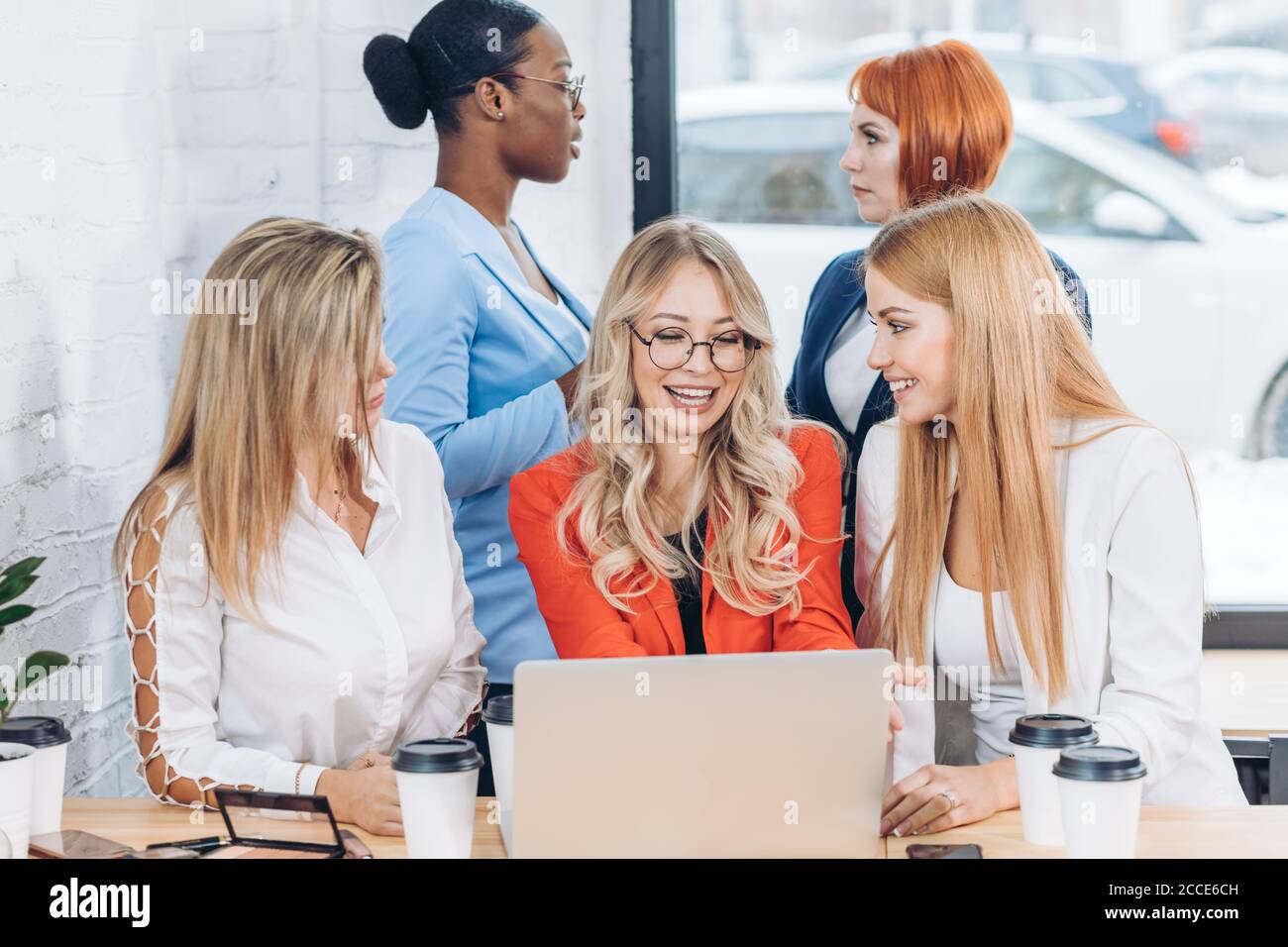 Multinational team research hi-res stock photography and images - Alamy