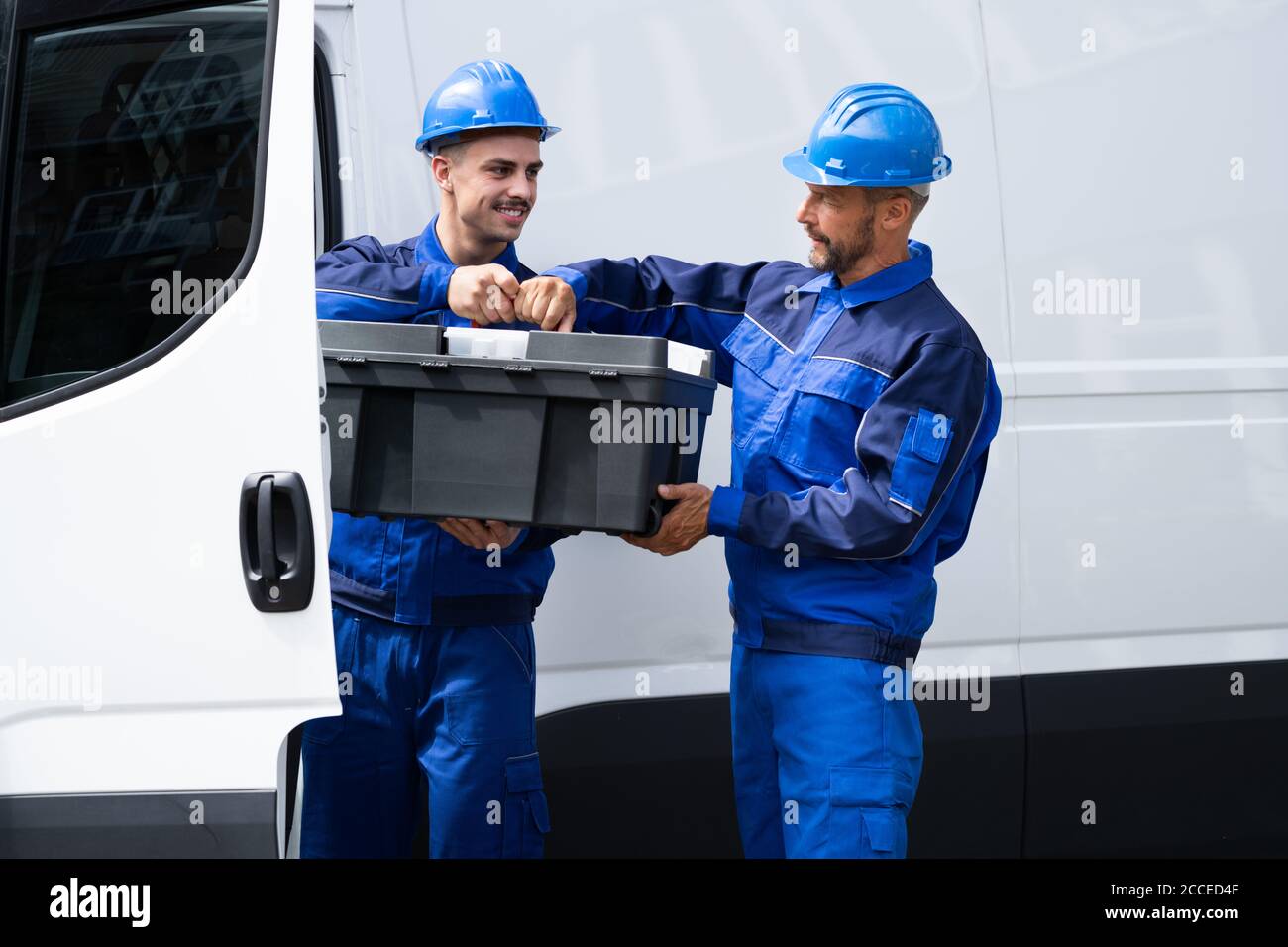 Car repair man hi-res stock photography and images - Alamy